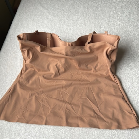 SKIMS | Tops | Skims Contour Lift Tank | Poshmark